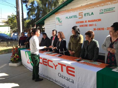 Regresaron a clases más de 14 mil estudiantes del Cecyteo | e-oaxaca ...